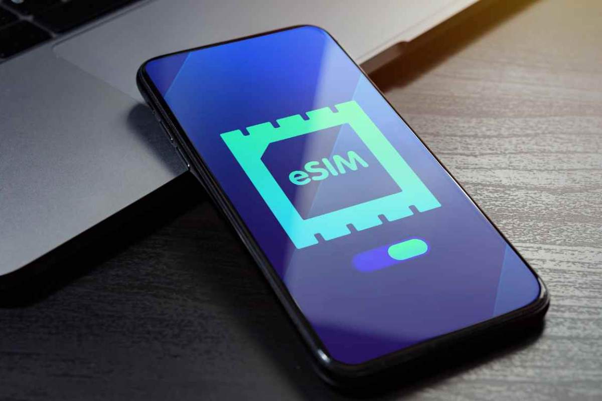 Sim Virtuali, conviene avere una e-sim? Vantaggi, costi e differenze ...